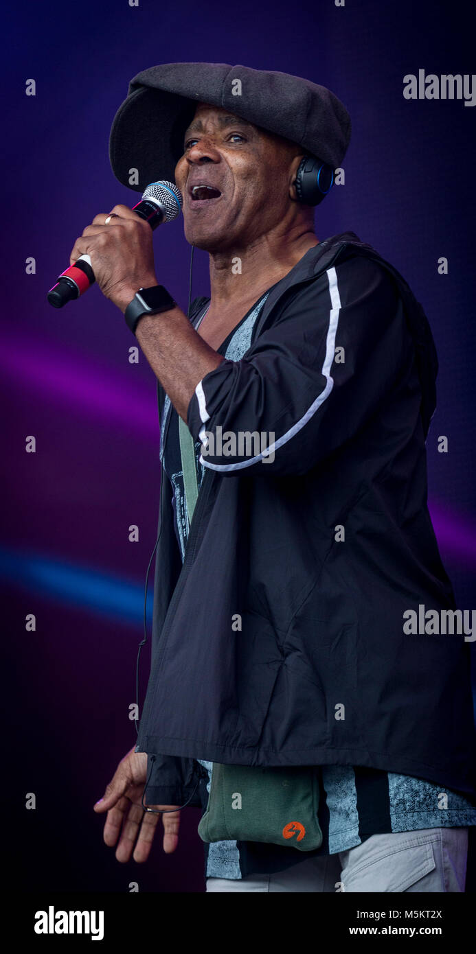 Chris amoo singer hi-res stock photography and images - Alamy