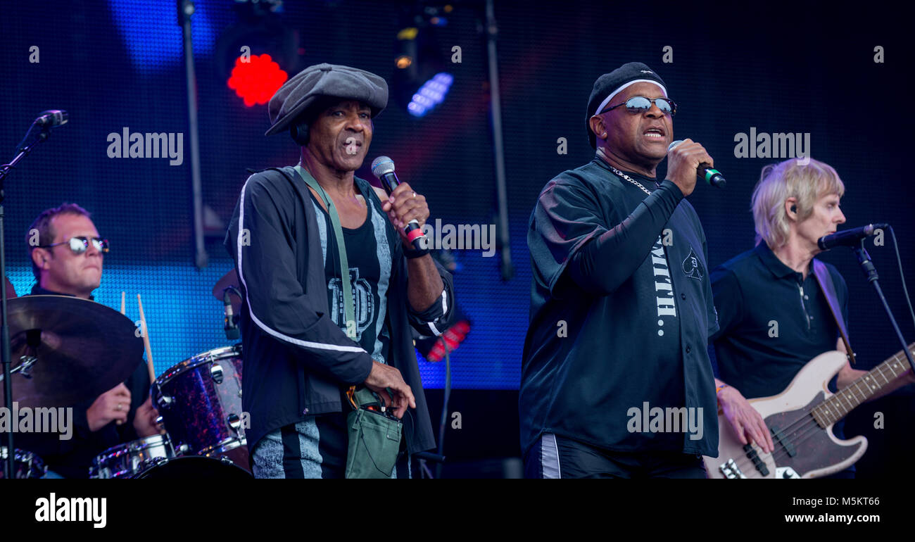 The real thing band 1970s hi-res stock photography and images - Alamy