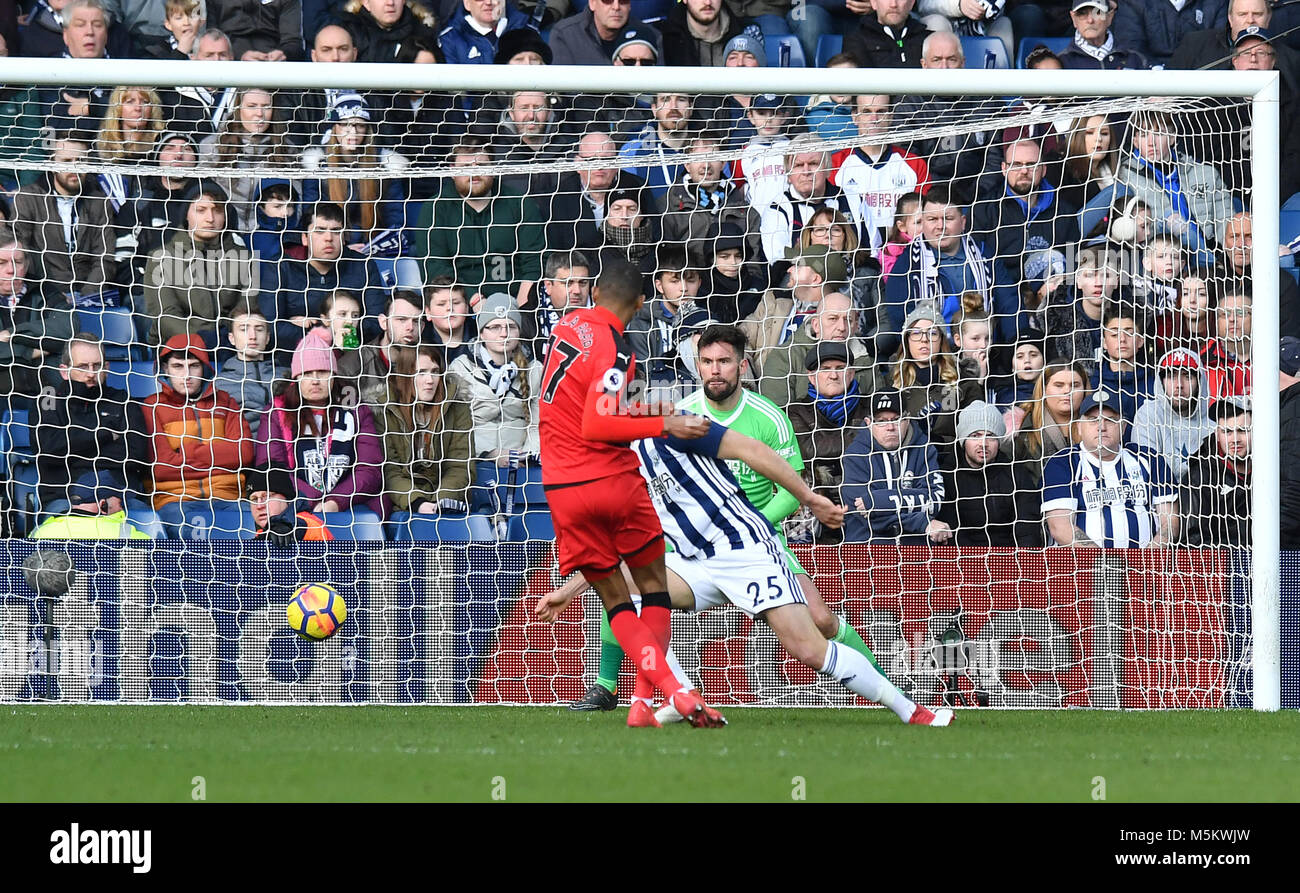 Huddersfield Town's Rajiv van La Parra scores his side's first goal of ...