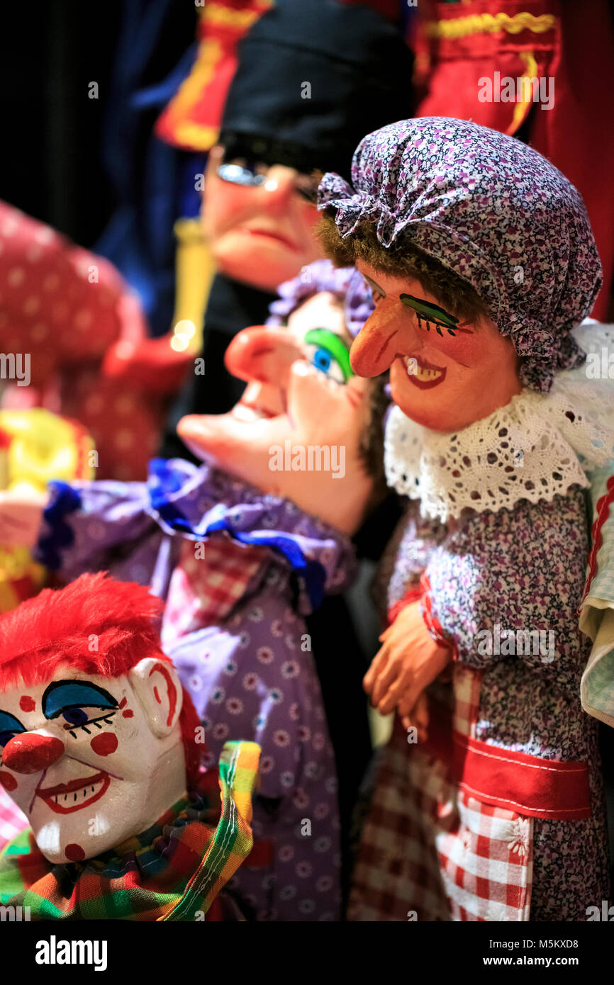 Marionettes king and queen hi-res stock photography and images - Alamy