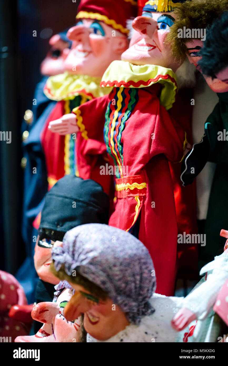 Marionettes king and queen hi-res stock photography and images - Alamy