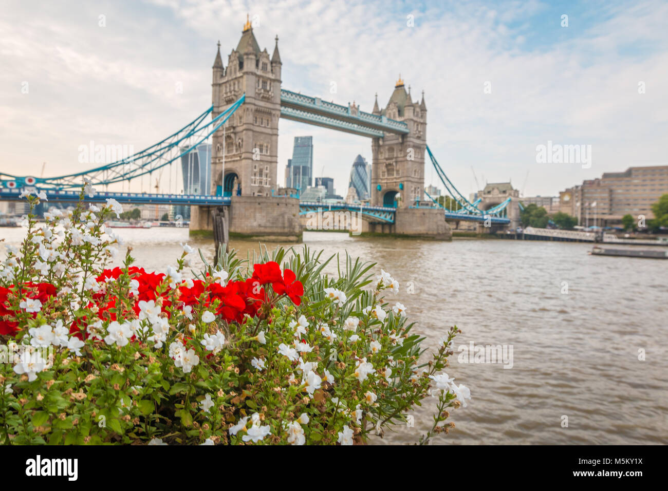 Famous london tower bridge hi-res stock photography and images - Alamy