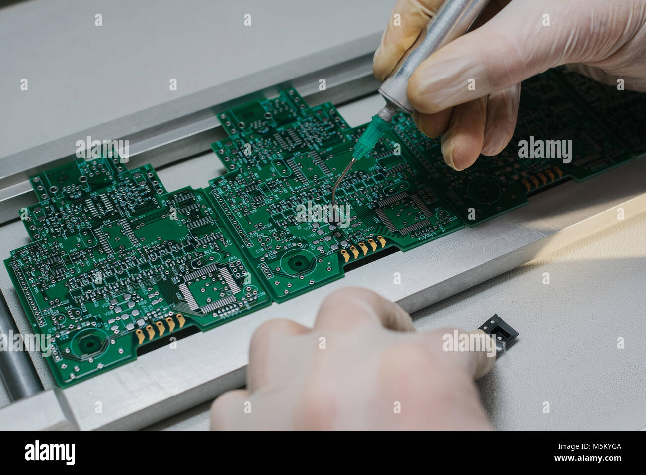 Computer assembling hi hi-res stock photography and images - Alamy