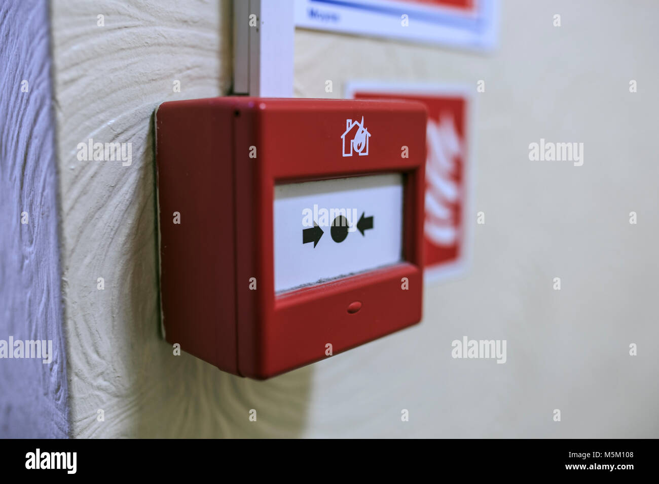 Fire alarm detector on the wall Stock Photo - Alamy