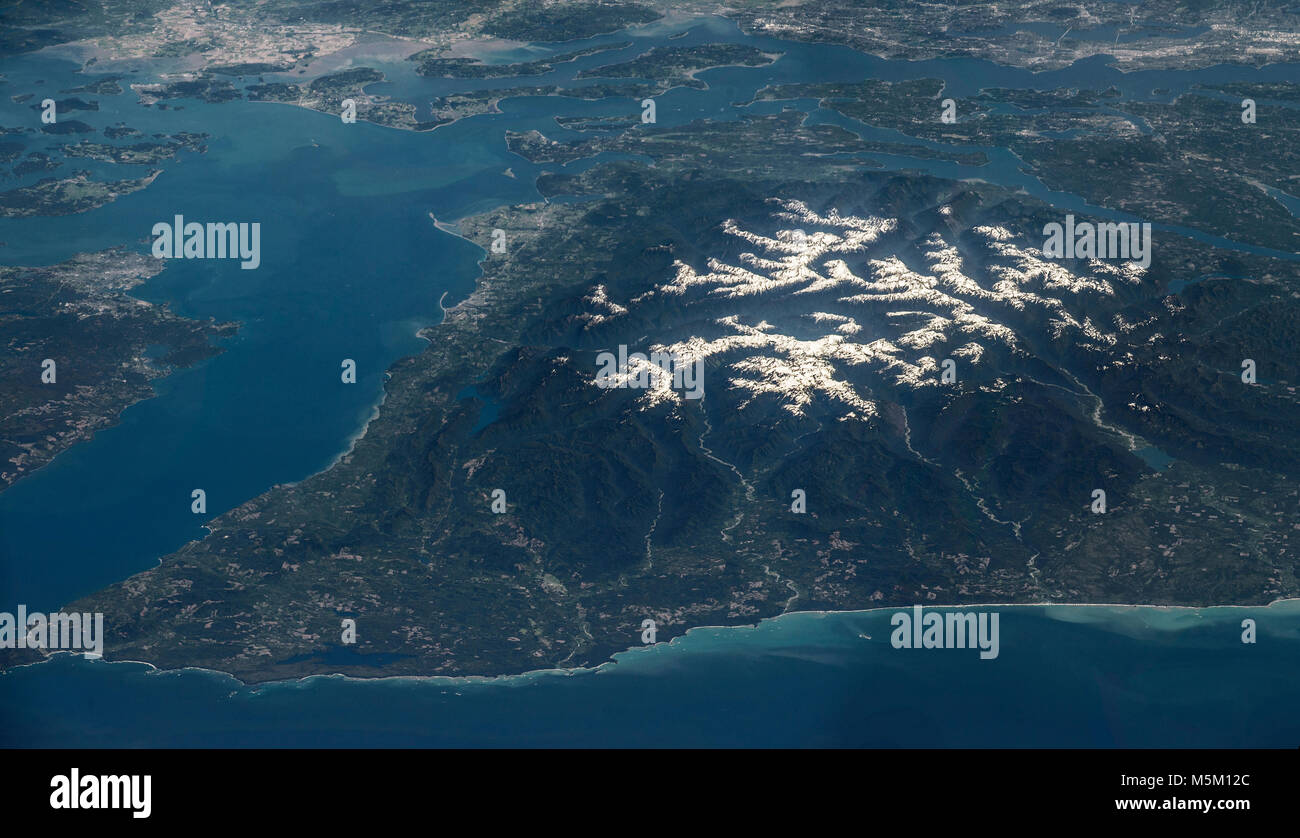 Olympic mountains from seattle hi-res stock photography and images - Alamy