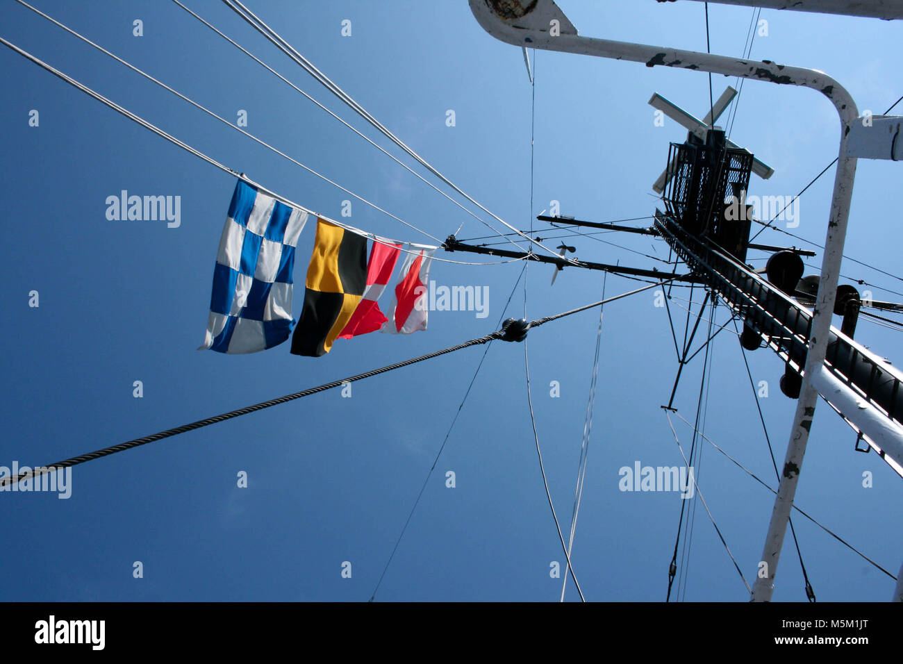 Signal mast hi-res stock photography and images - Alamy