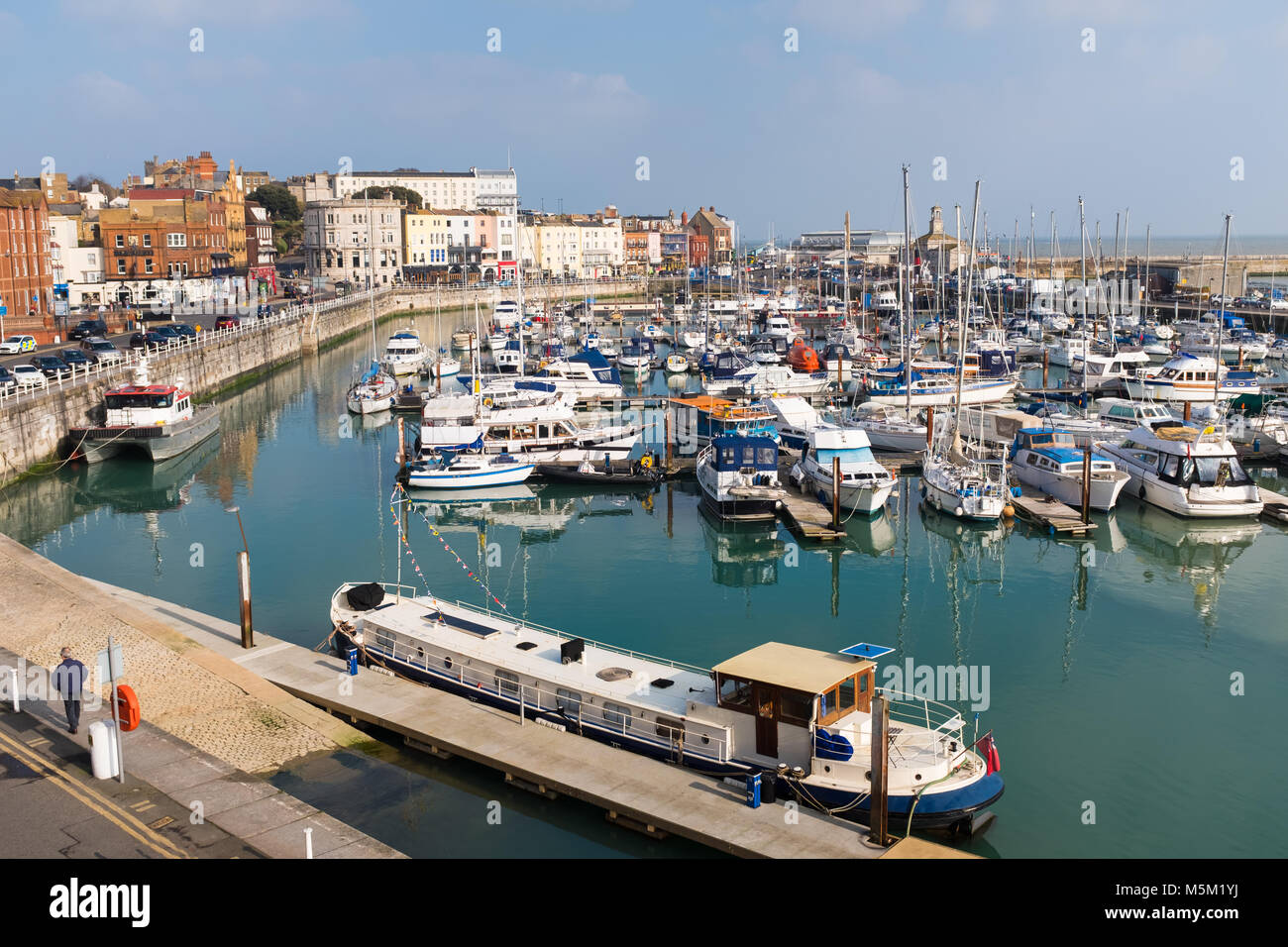 English marinas hi-res stock photography and images - Alamy