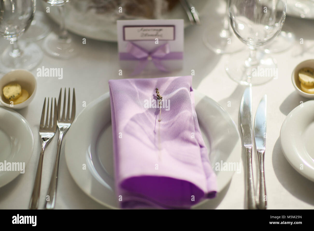 Table setting with lavender flowers, close-up Stock Photo - Alamy