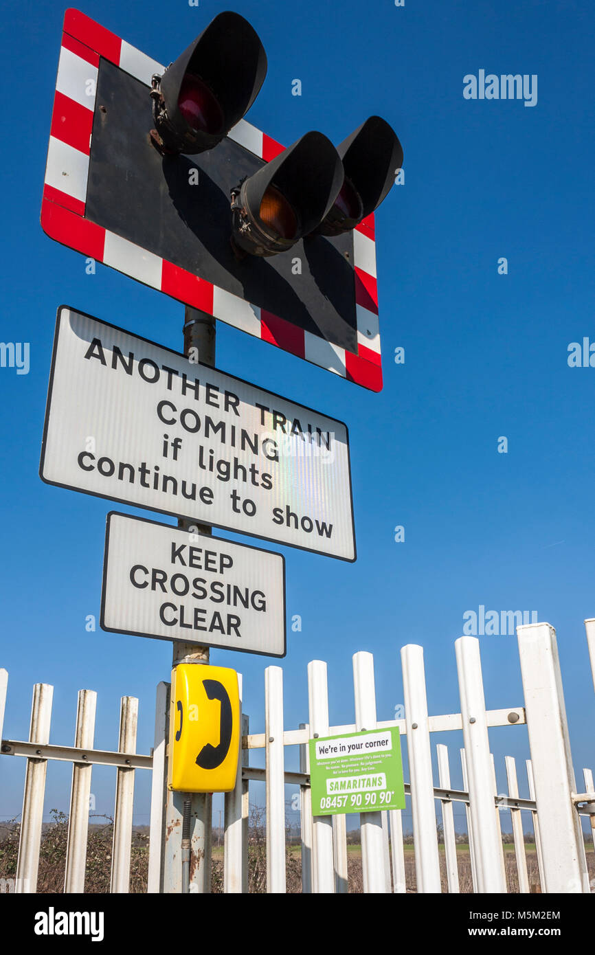 Level crossing lights hi-res stock photography and images - Alamy
