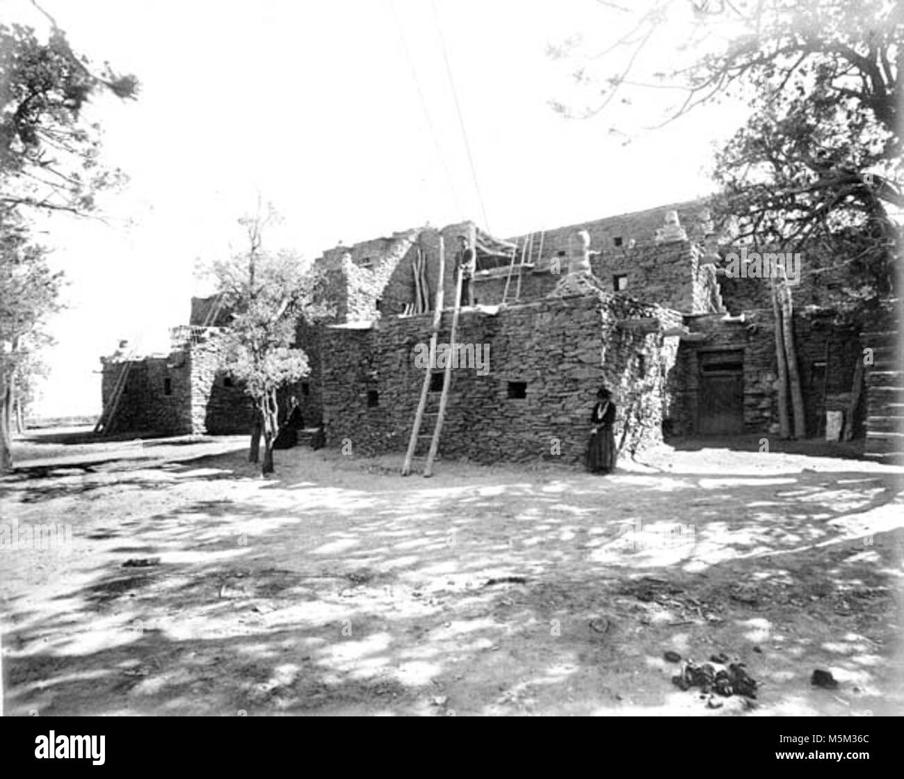 Looking ne Black and White Stock Photos & Images - Alamy