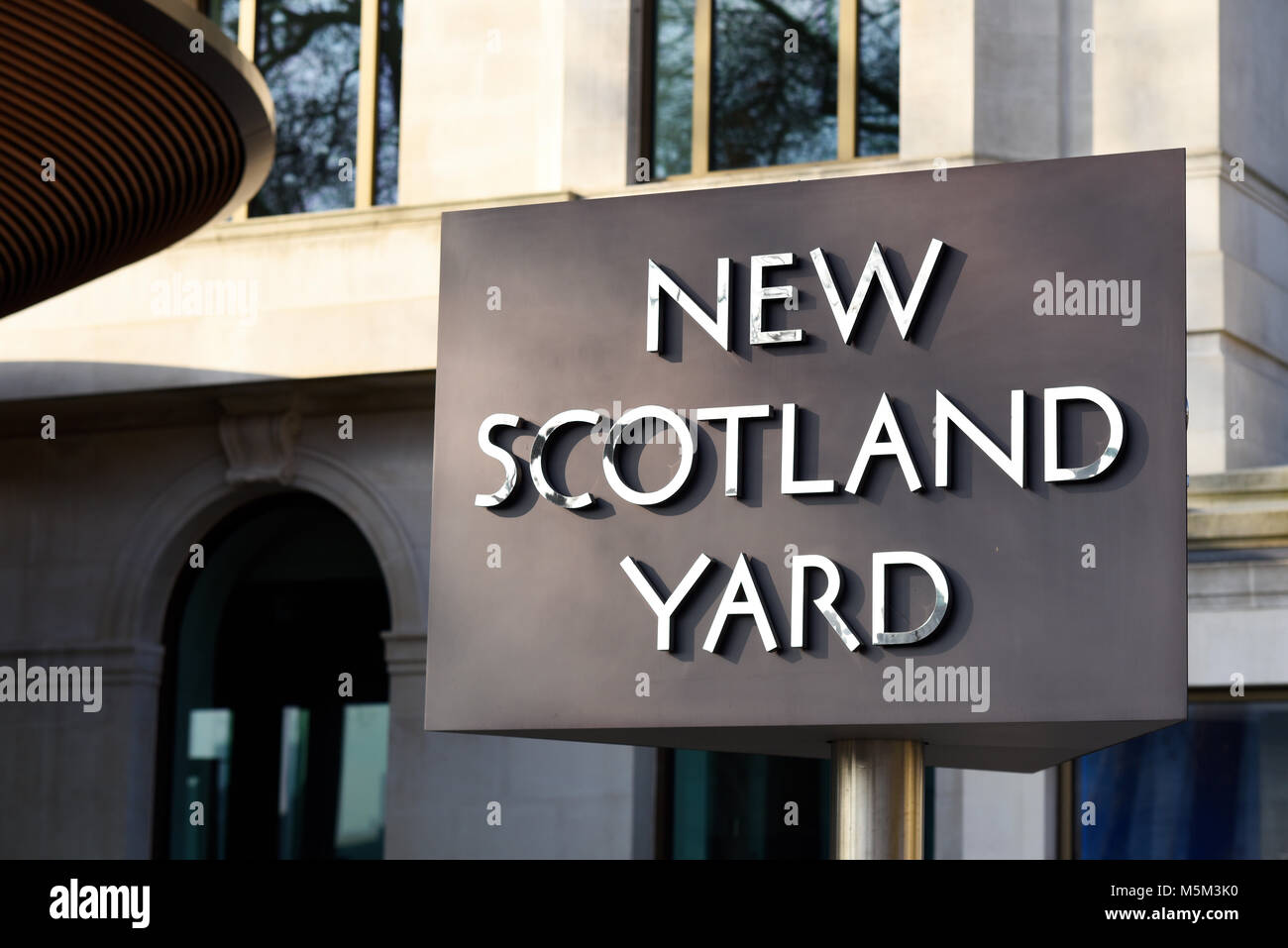 New scotland yard police headquarters hi-res stock photography and ...