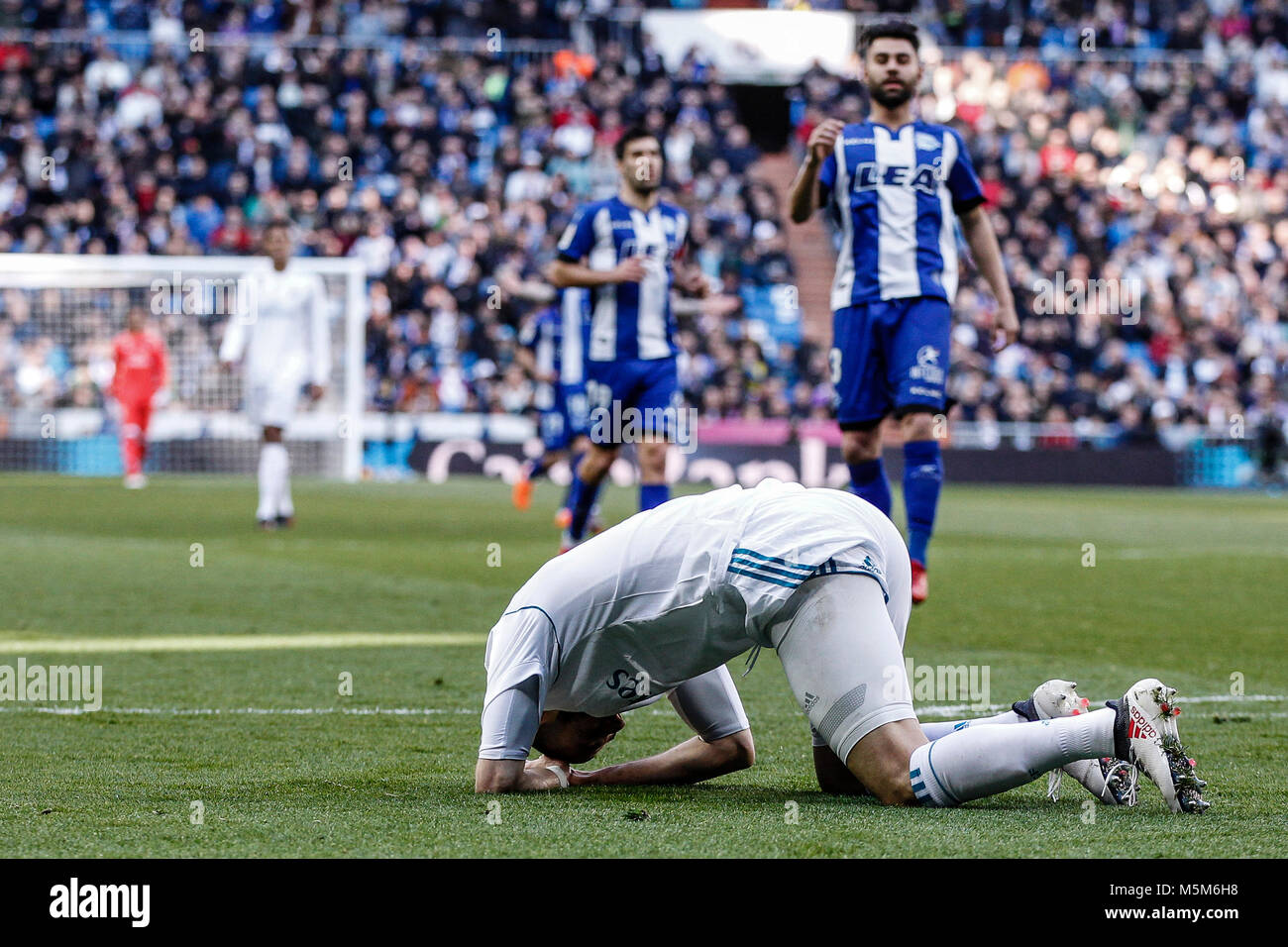 Karim Benzema (Real Madrid) frustrated as he missed a good goal scoring ...