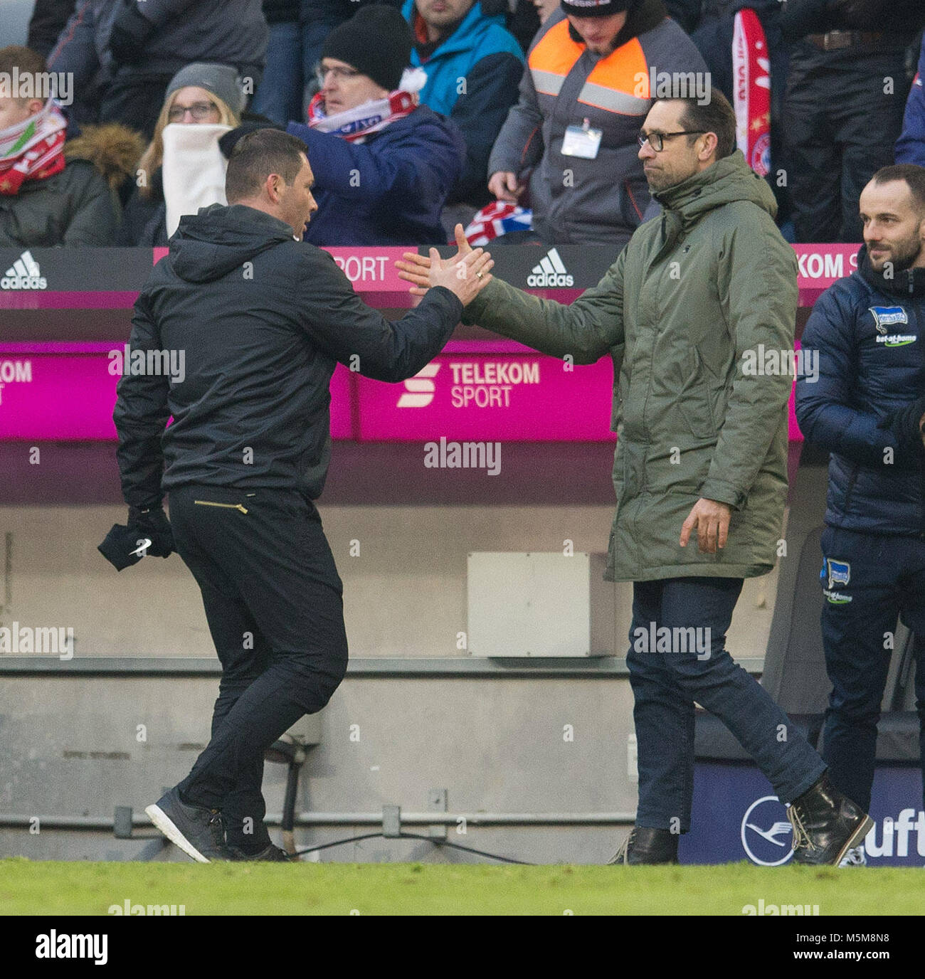 Shakehand hi-res stock photography and images - Alamy