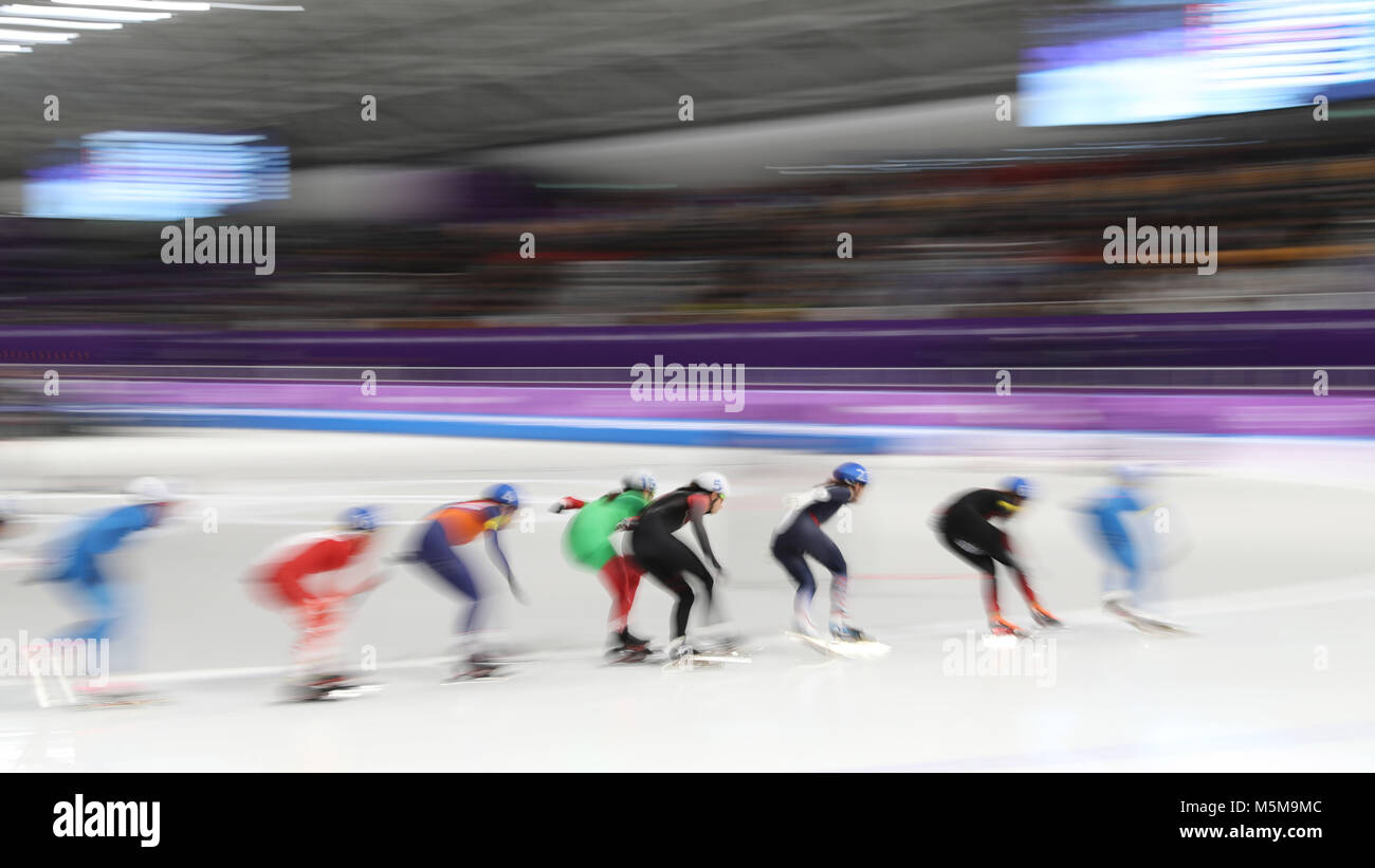 Womens mass start hi-res stock photography and images - Alamy