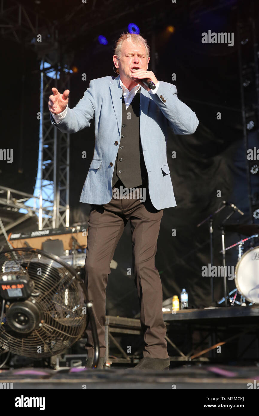 John farnham live concert tour hi-res stock photography and images - Alamy