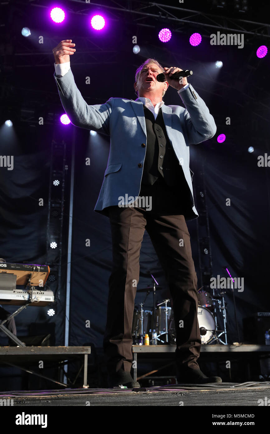 John farnham concert hi-res stock photography and images - Alamy