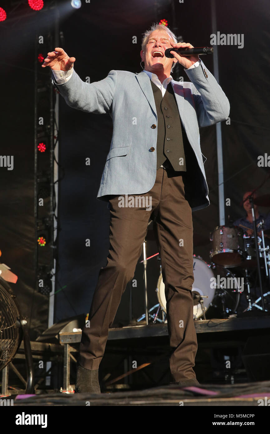 John farnham concert hi-res stock photography and images - Alamy