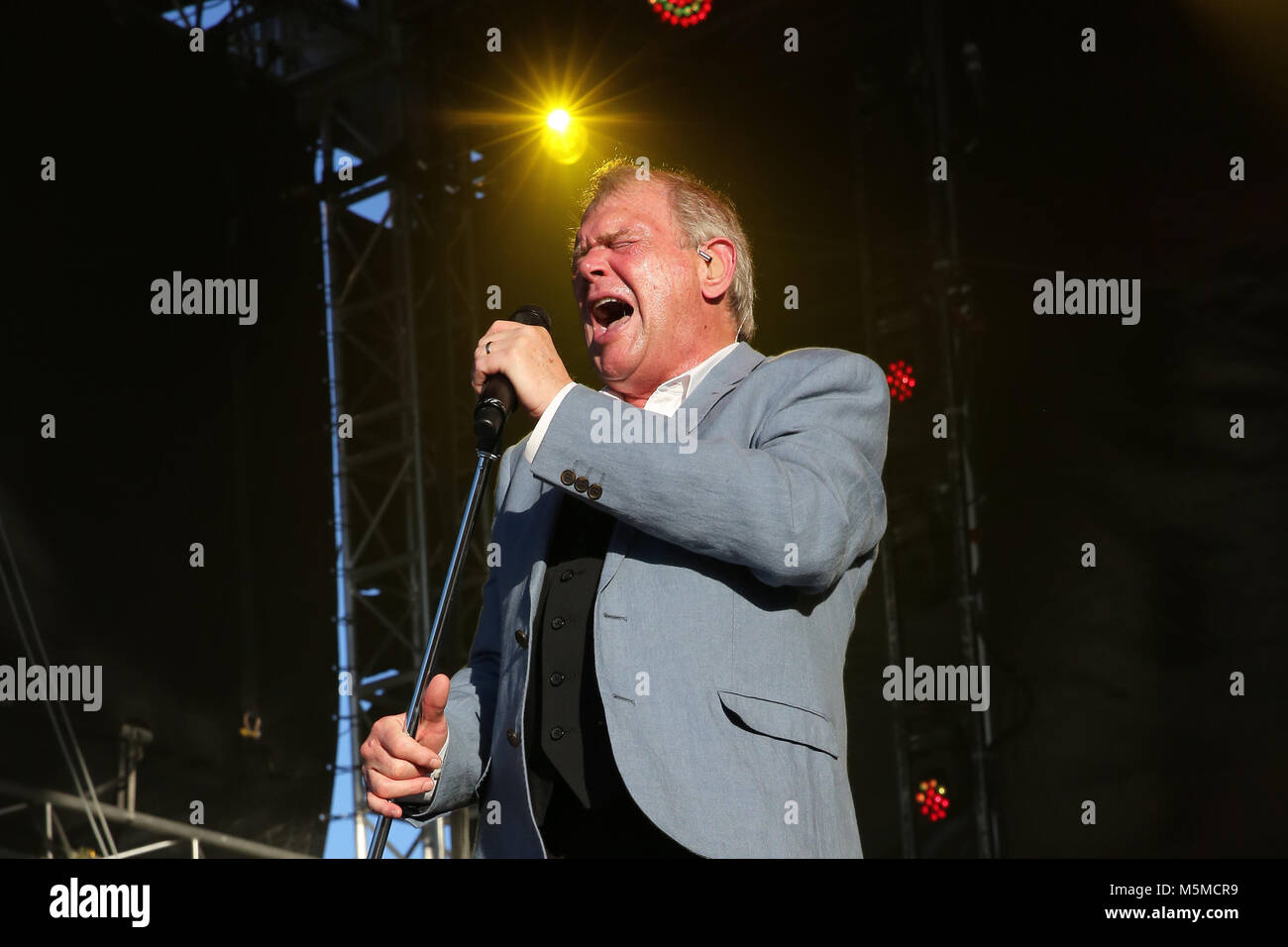 John farnham concert hi-res stock photography and images - Alamy