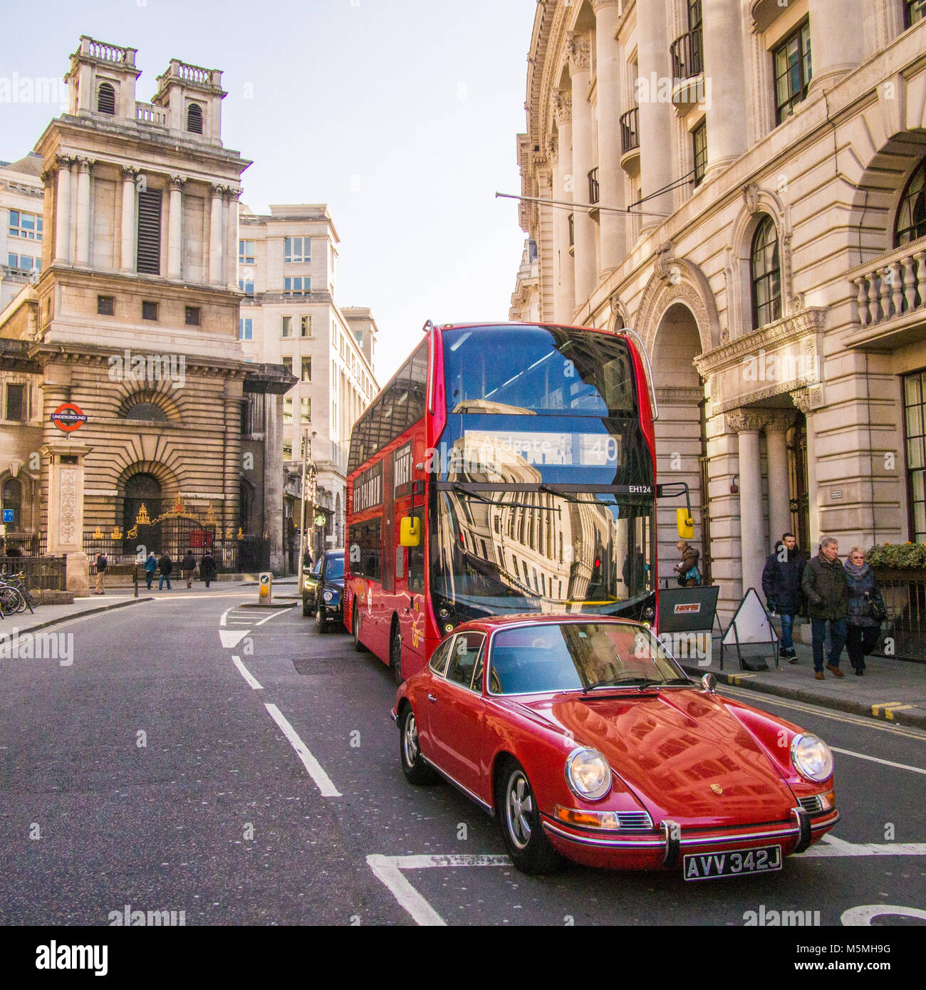 Vintage london street scene hi-res stock photography and images - Alamy