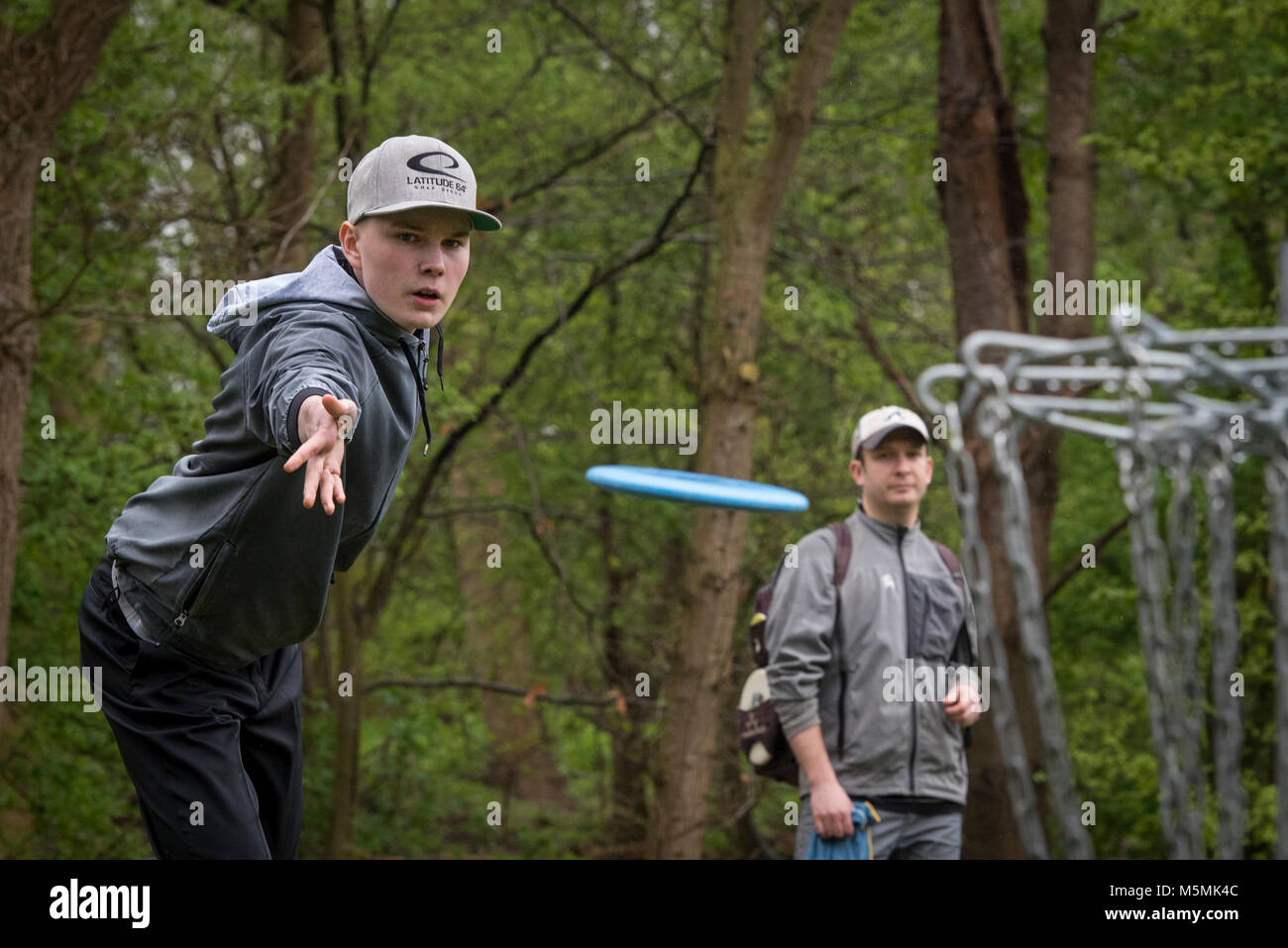 Disc throwing hi-res stock photography and images - Alamy