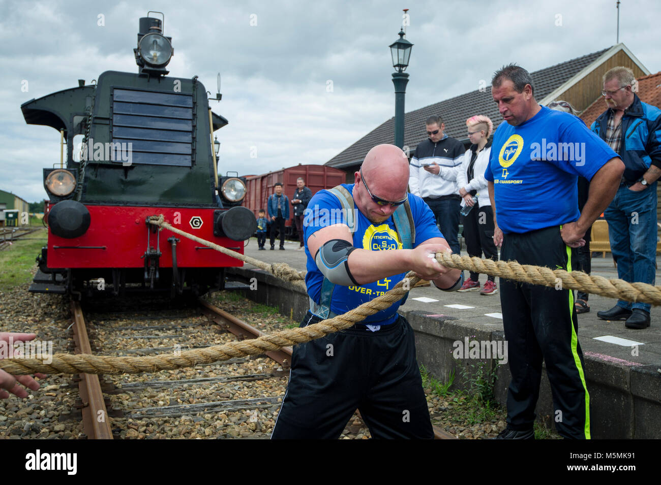Train pulling hi-res stock photography and images - Alamy