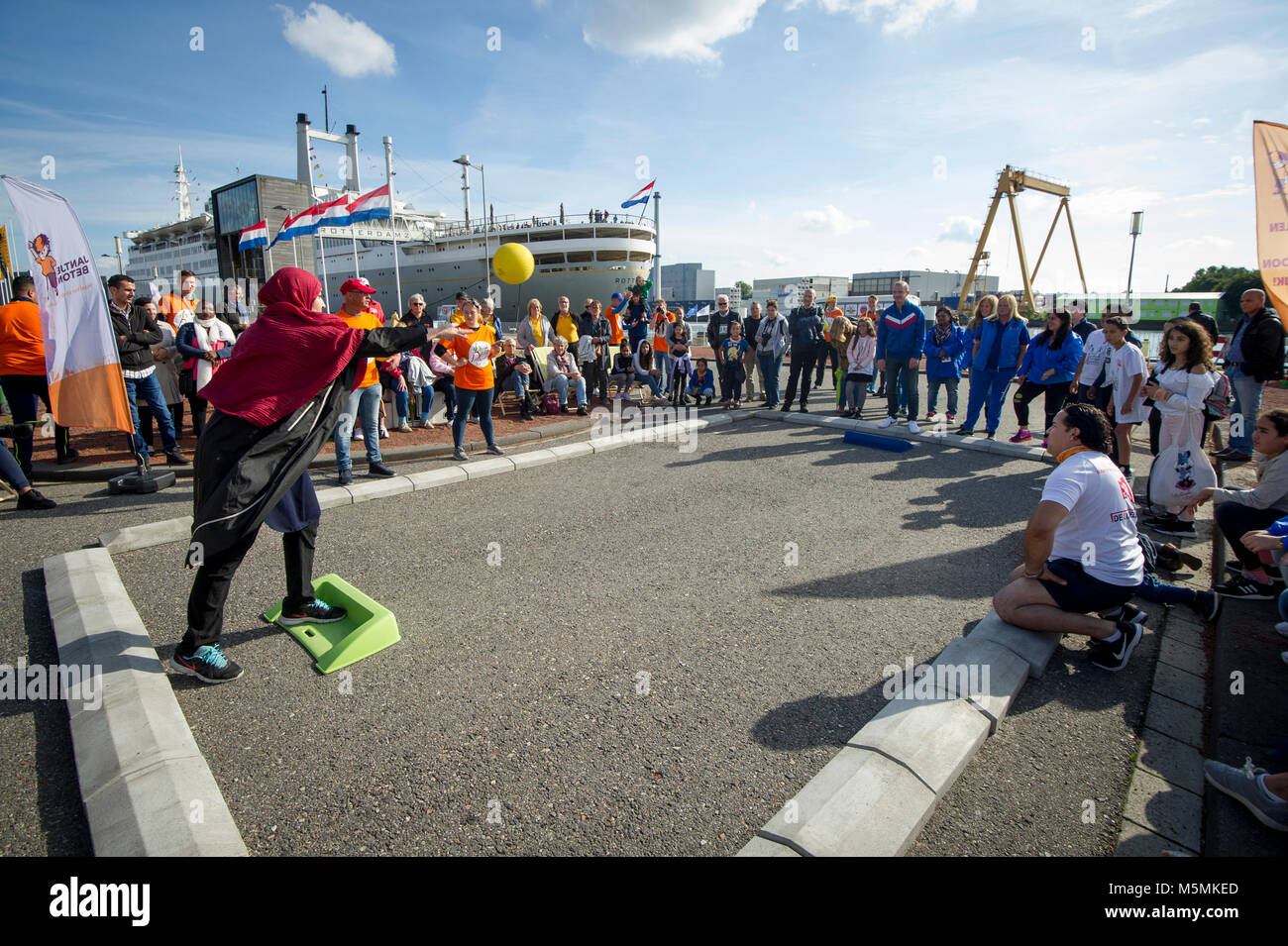 Playing curb ball. Dutch Championship Stock Photo - Alamy