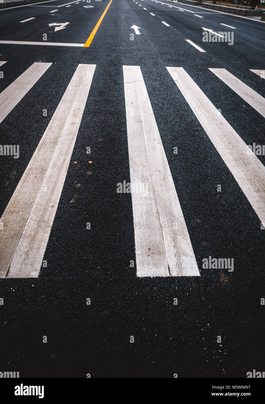 New asphalt texture with white dashed line Stock Photo - Alamy