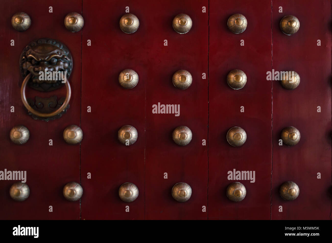 Traditional chinese door design door hi-res stock photography and ...