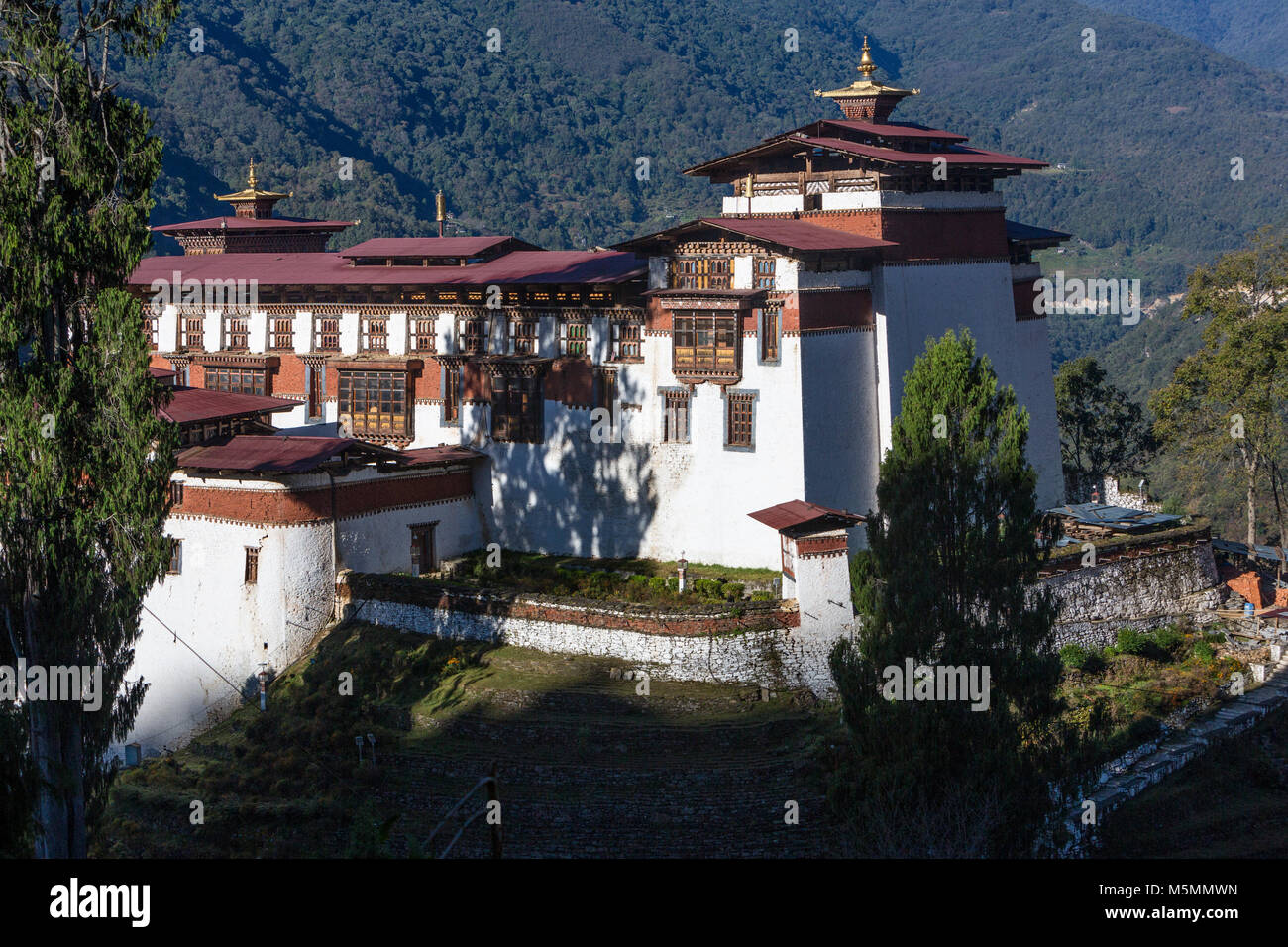 Trongsa, Bhutan. The Trongsa Dzong (Monastery-Fortress Stock Photo - Alamy