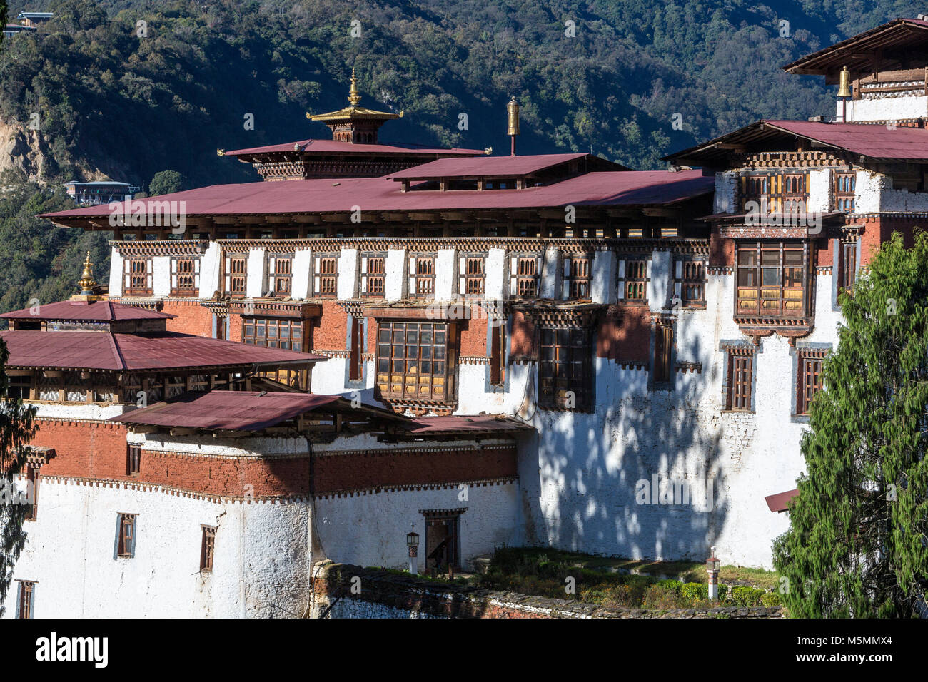 Trongsa, Bhutan. The Trongsa Dzong (Monastery-Fortress Stock Photo - Alamy