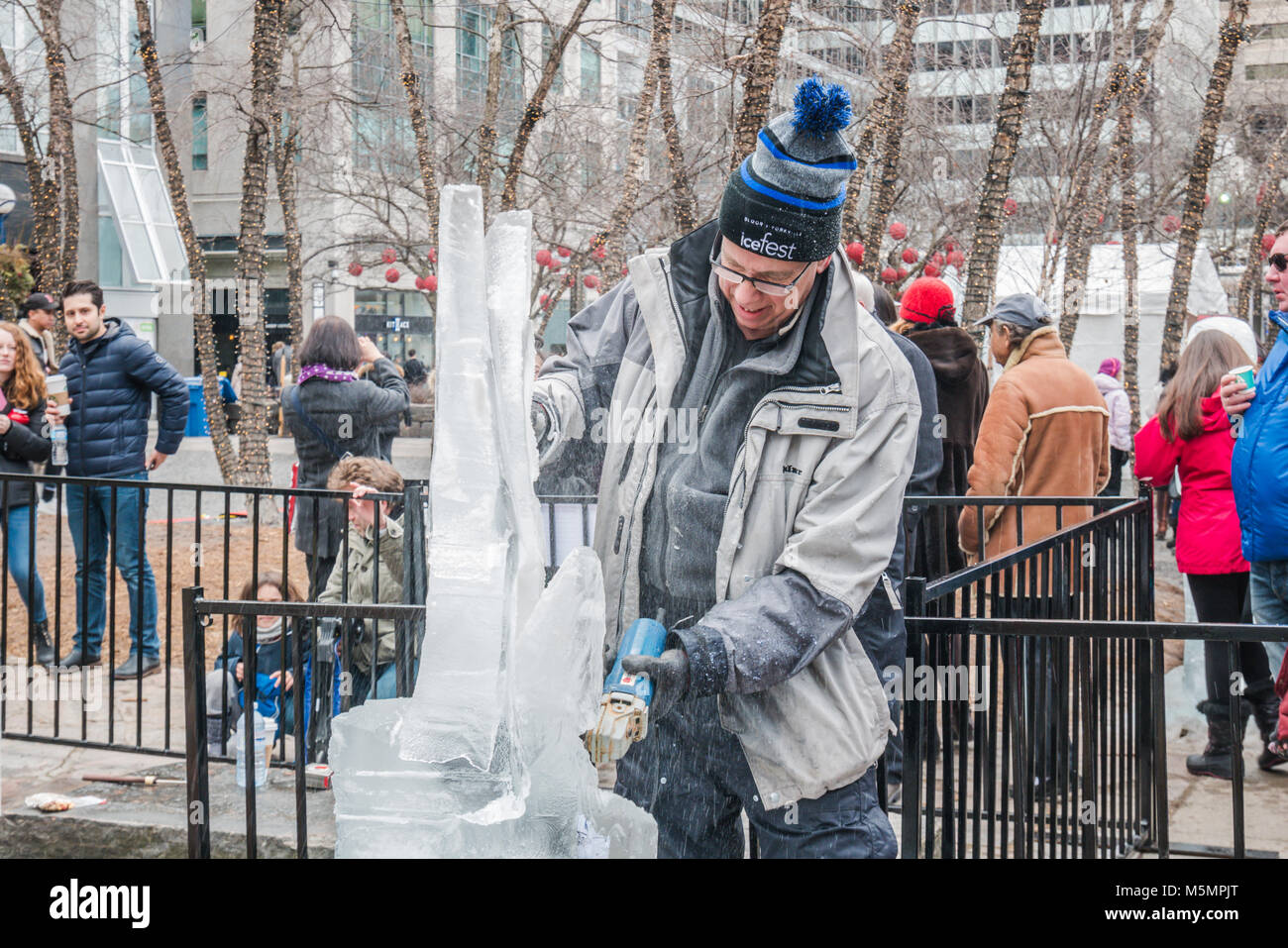 Man crafting ice sculpture hi-res stock photography and images - Alamy