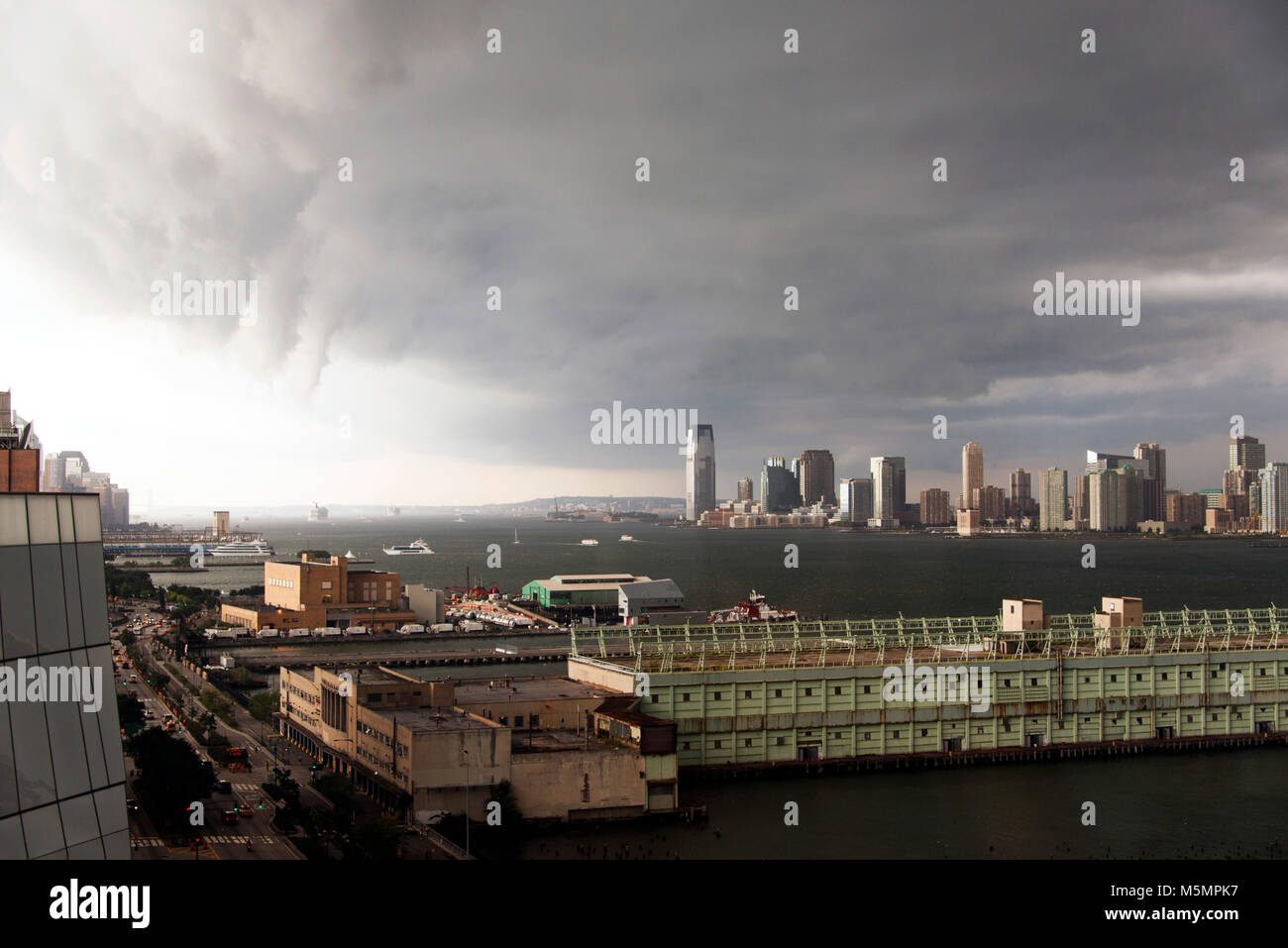 A rare view of downtown NYC skyline Stock Photo - Alamy