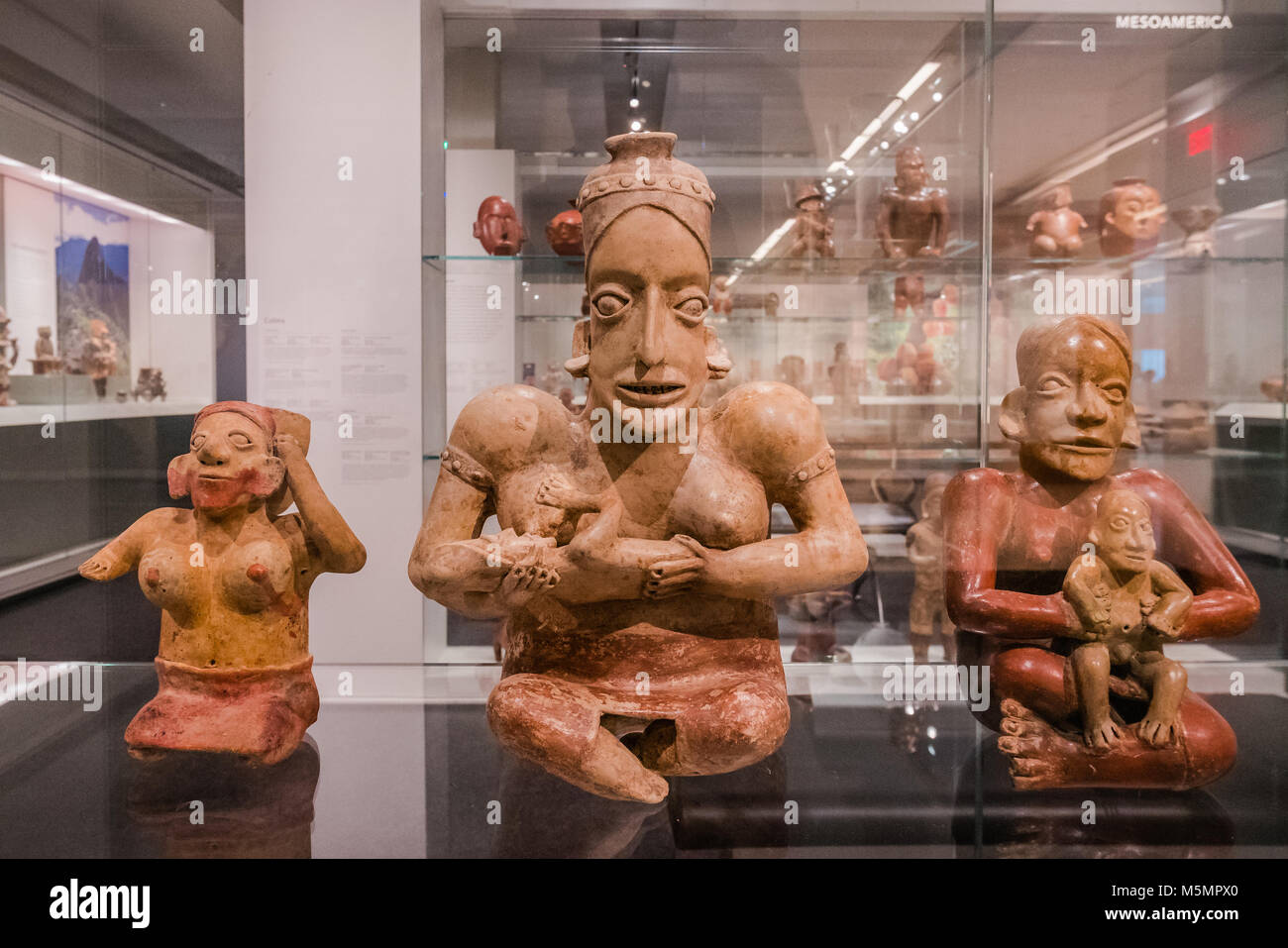 Mexican ceramic figures hi-res stock photography and images - Alamy