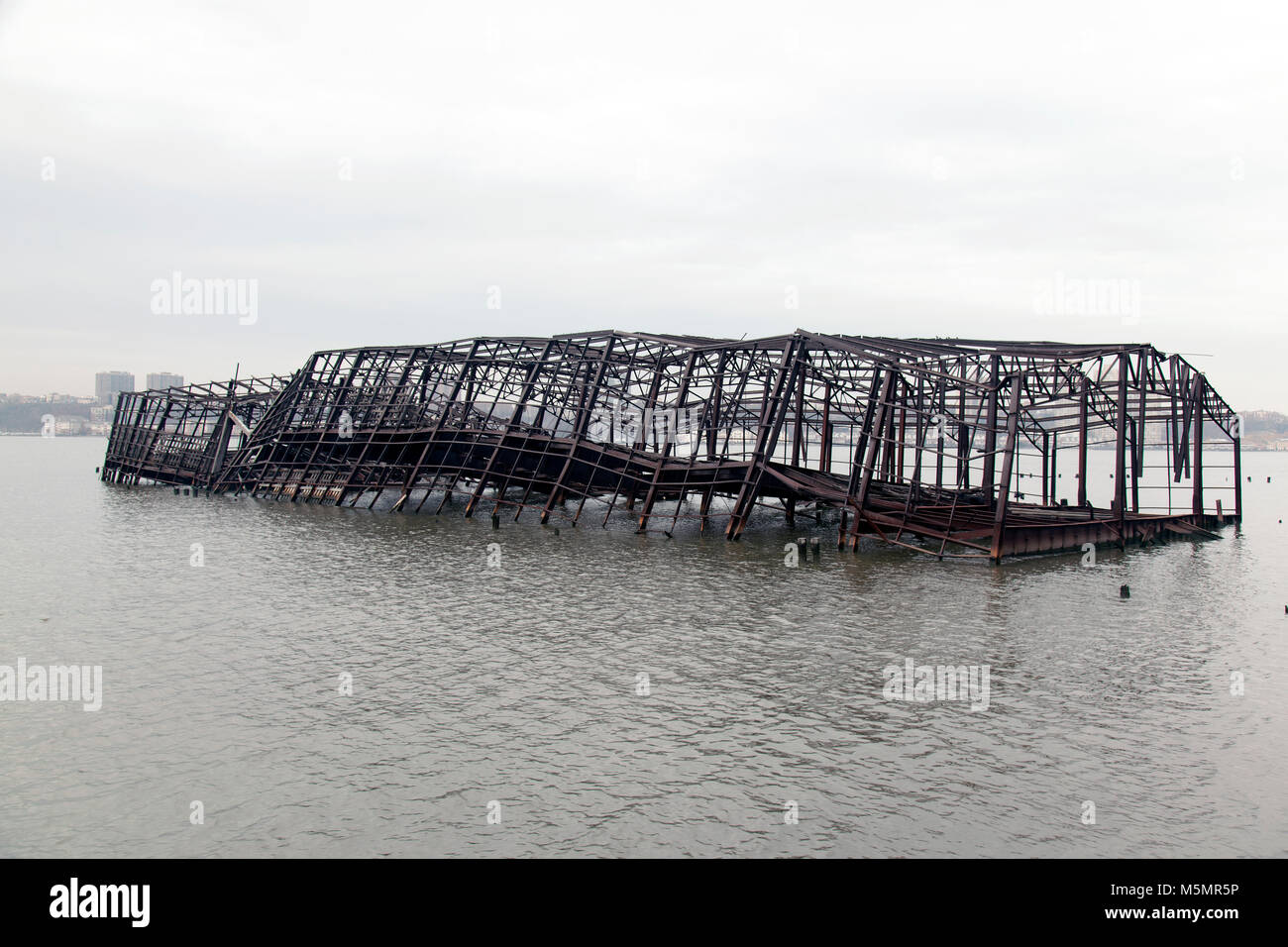 Collapsed fence wood hi-res stock photography and images - Alamy