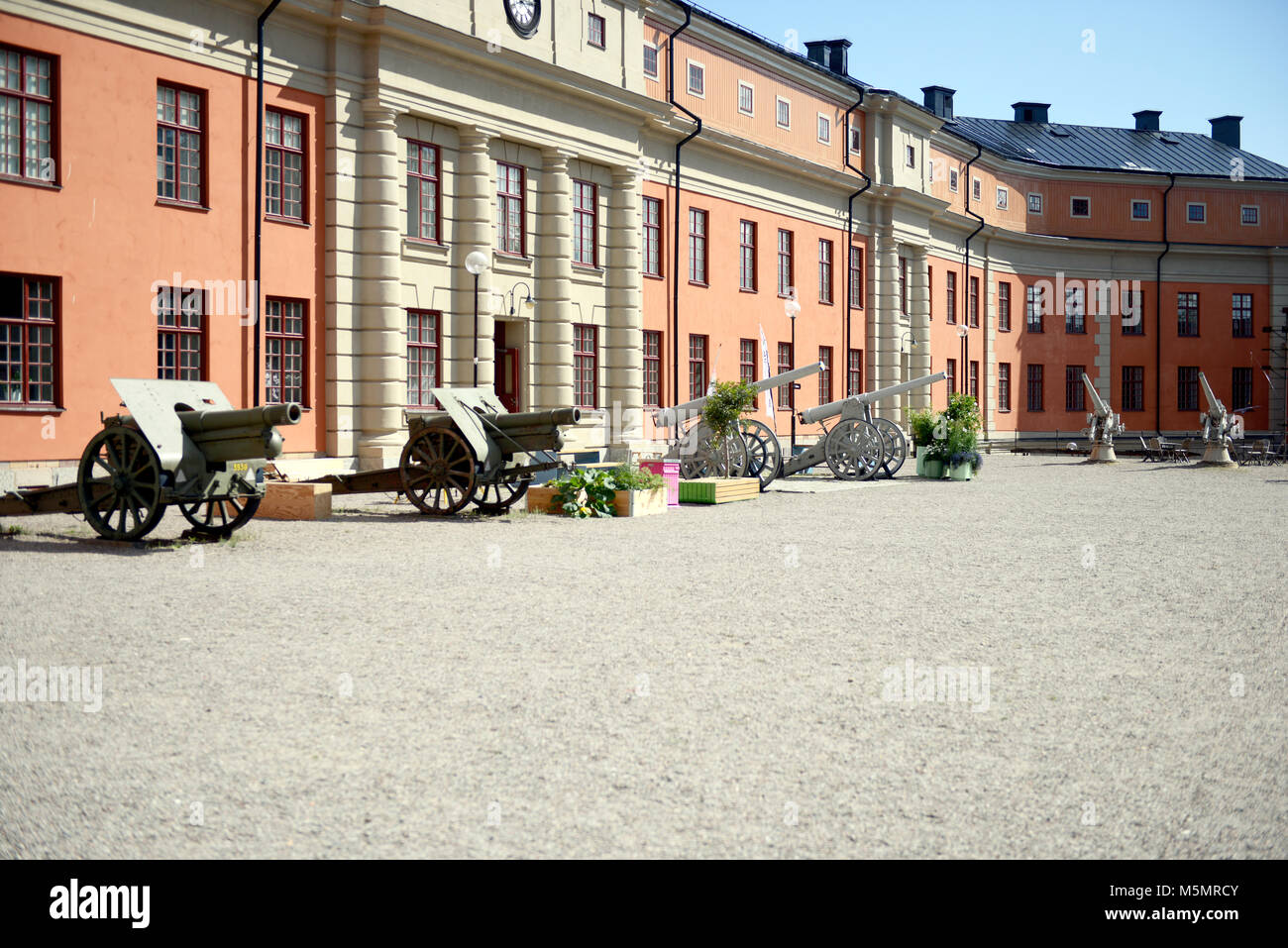 Inside court yard historical hi-res stock photography and images - Alamy