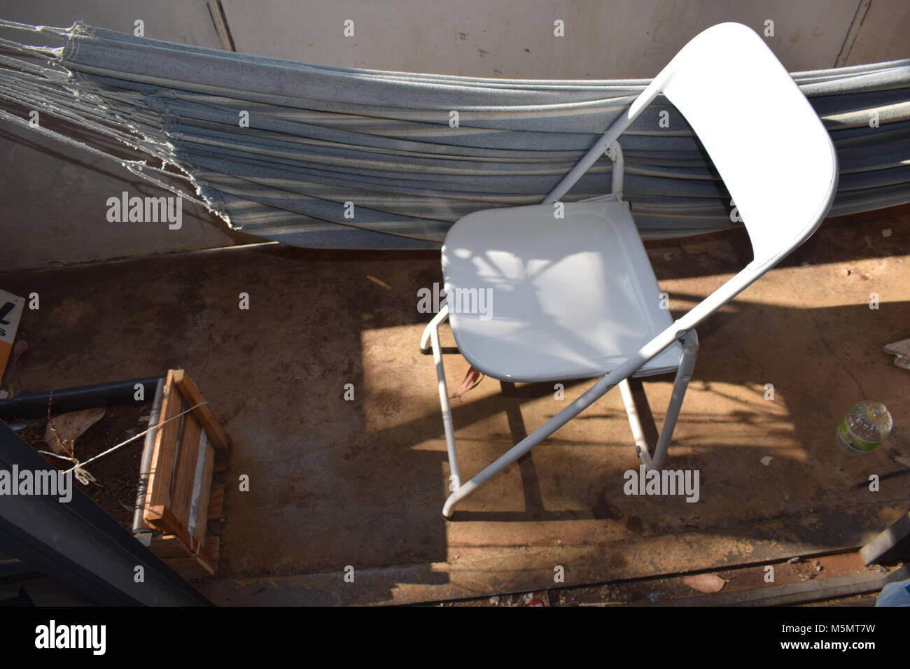 Metal chair hi-res stock photography and images - Alamy