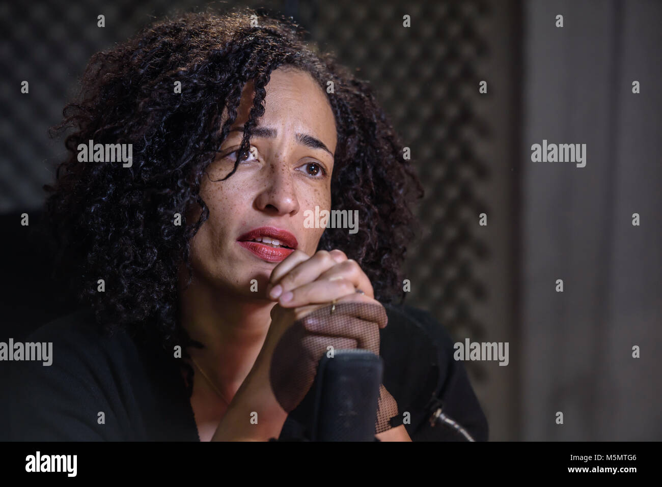 White teeth zadie smith hi-res stock photography and images - Alamy