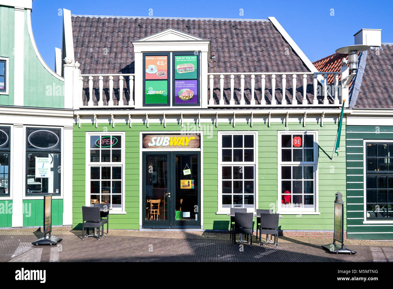 Subway restaurant exterior hi-res stock photography and images - Alamy