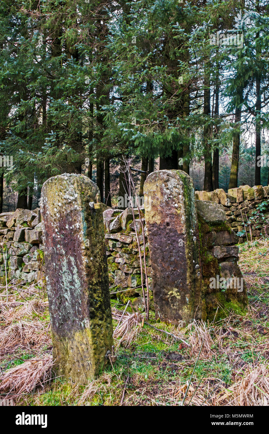 Gate posts stone hi-res stock photography and images - Alamy