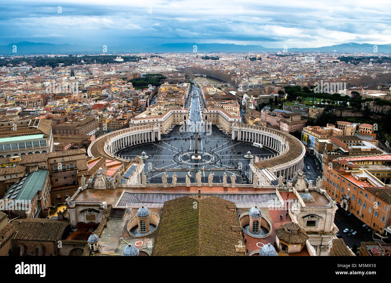 Square and St. Peter's Basilica at Vatican in Rome, Italy Stock Photo ...