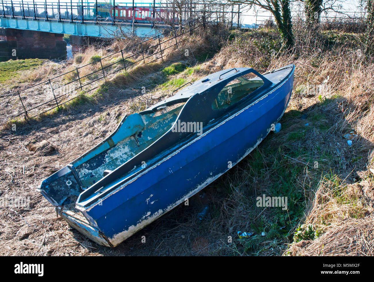 Broken sail boat hi-res stock photography and images - Alamy