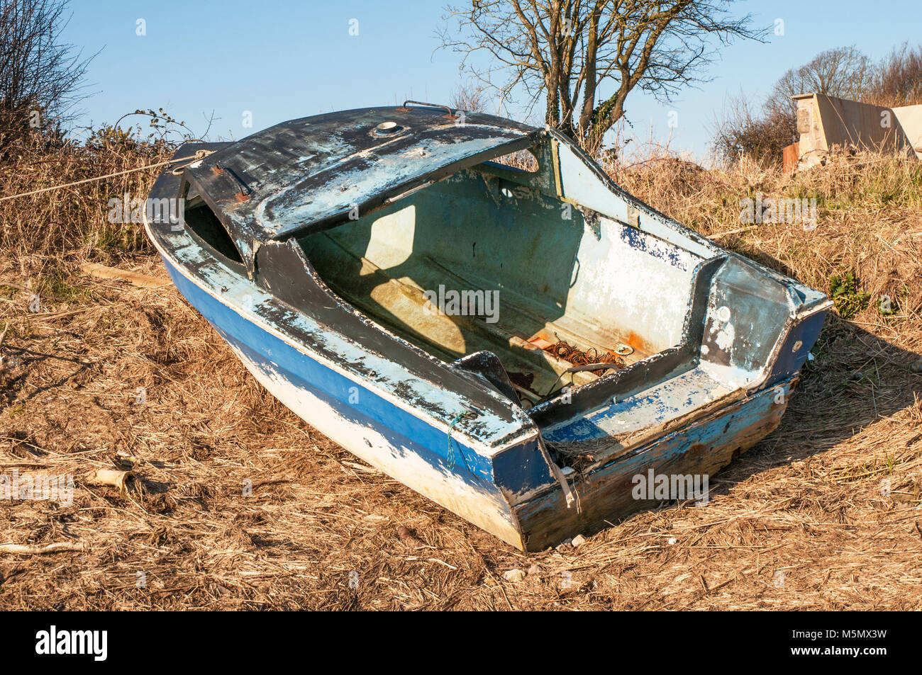 Broken sail boat hi-res stock photography and images - Alamy