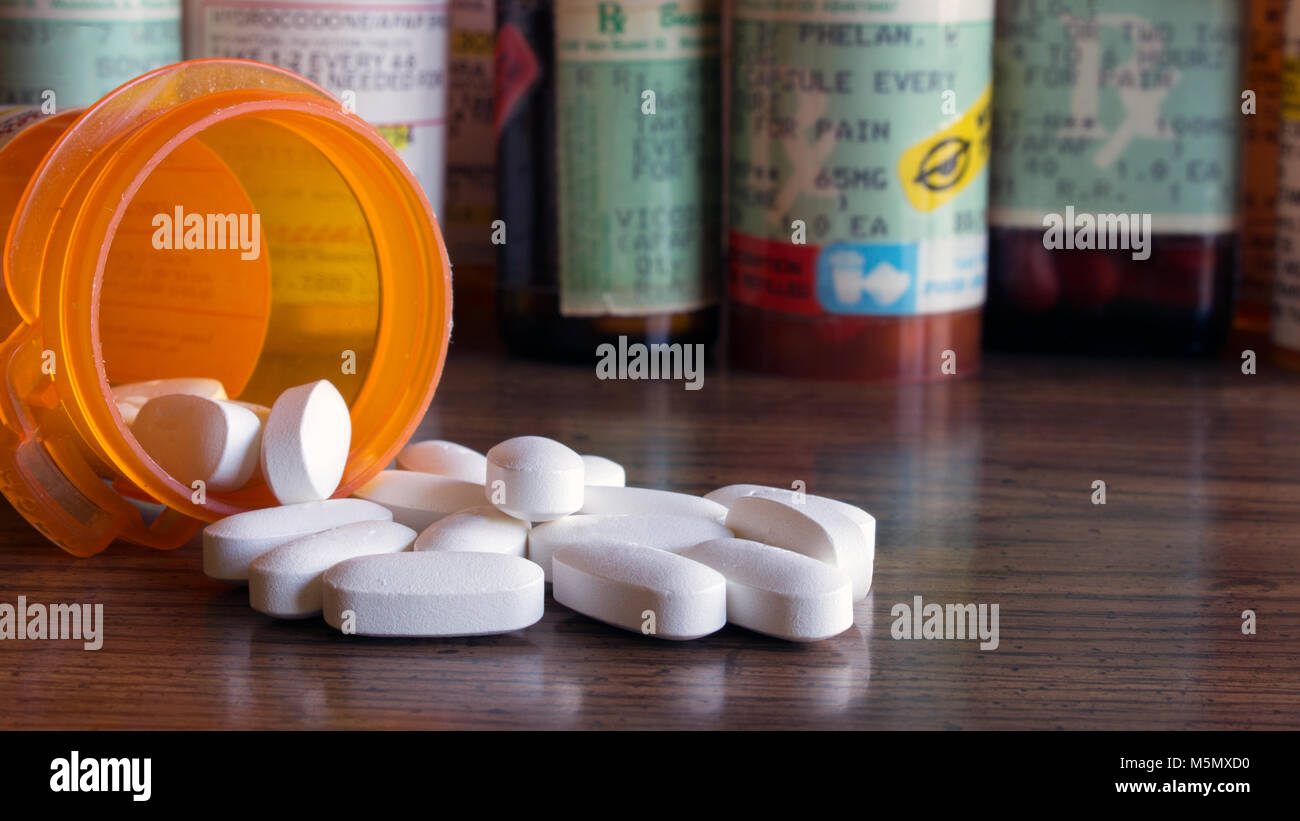 Opioid prescription bottles hi-res stock photography and images - Alamy