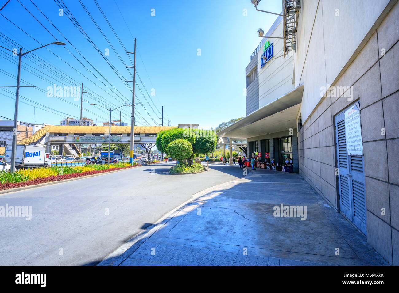 Manila street family hi-res stock photography and images - Alamy