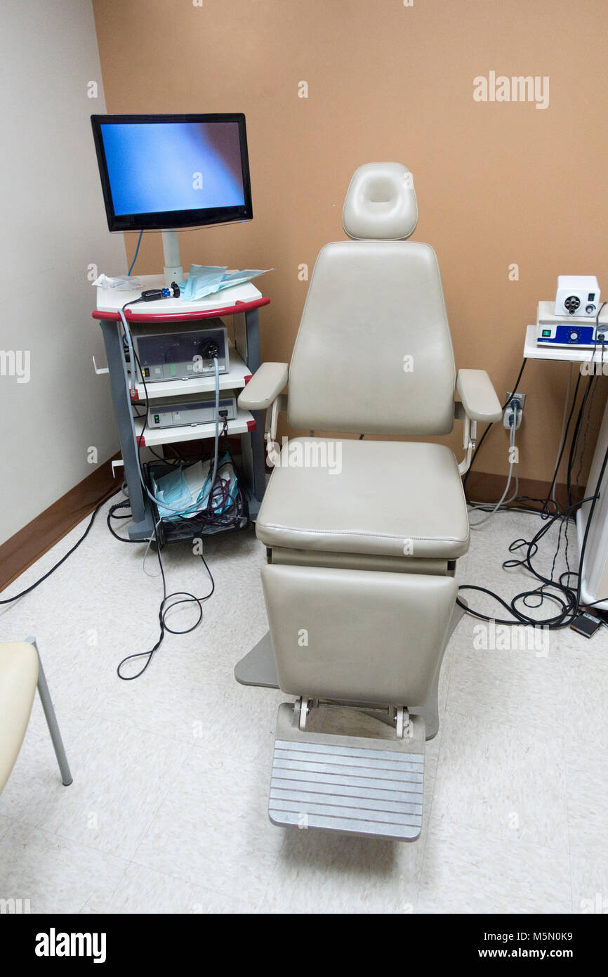 doctor's office psteint examination chair Stock Photo - Alamy