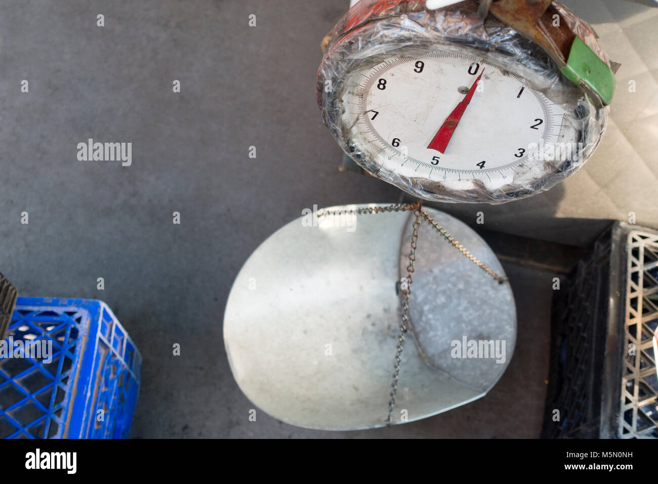 beat up grocery weight scale Stock Photo - Alamy