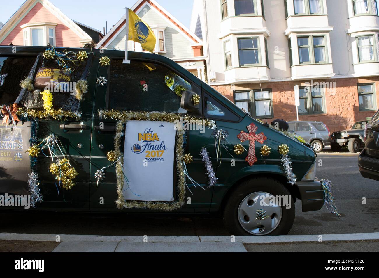 Flamboyant basketball fans hi-res stock photography and images - Alamy
