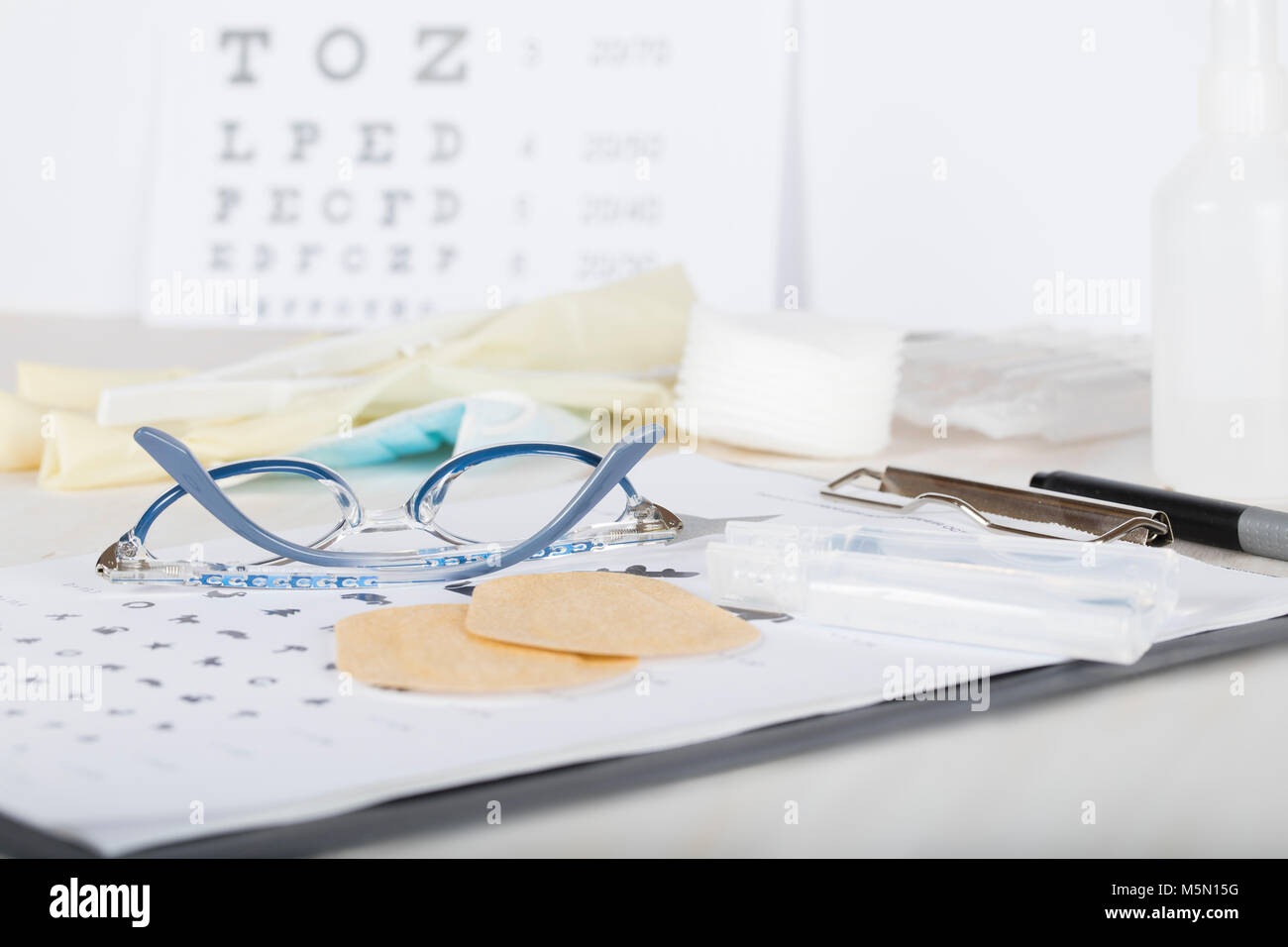 Eye vision test charts hi-res stock photography and images - Alamy