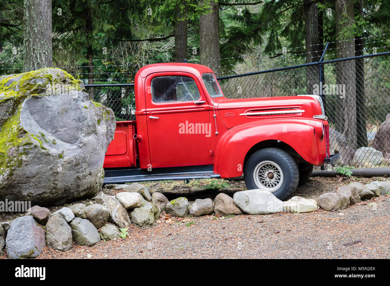 Red ford pickup truck hi-res stock photography and images - Alamy