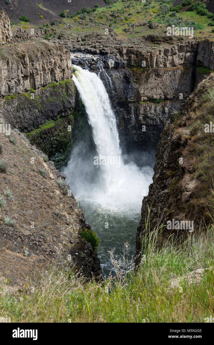 Palouse Falls is on the Palouse River about 4 miles upstream from its ...